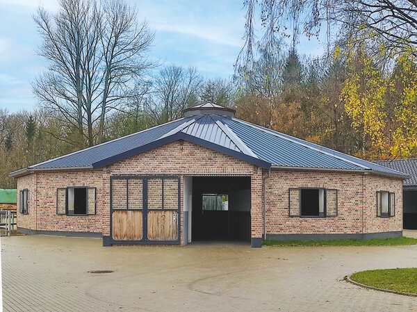 Round Stables with paddock boxes and / or horse walkers - Kraft-horsewalker
