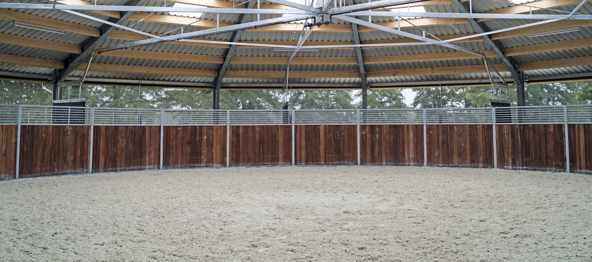 Ceiling-Mounted Horse Walker - Kraft-horsewalker